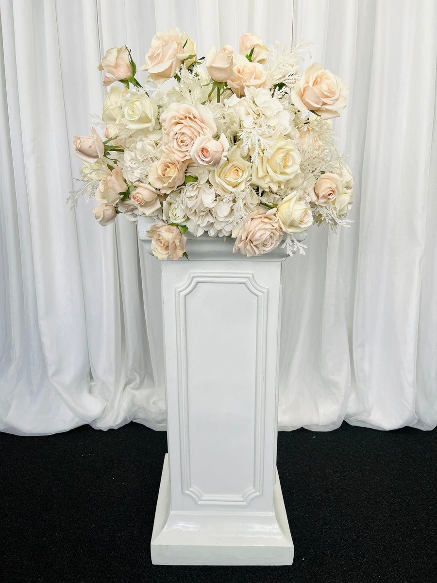 Classic plinth white with Alanah floral – Fairytale Events Pty Ltd