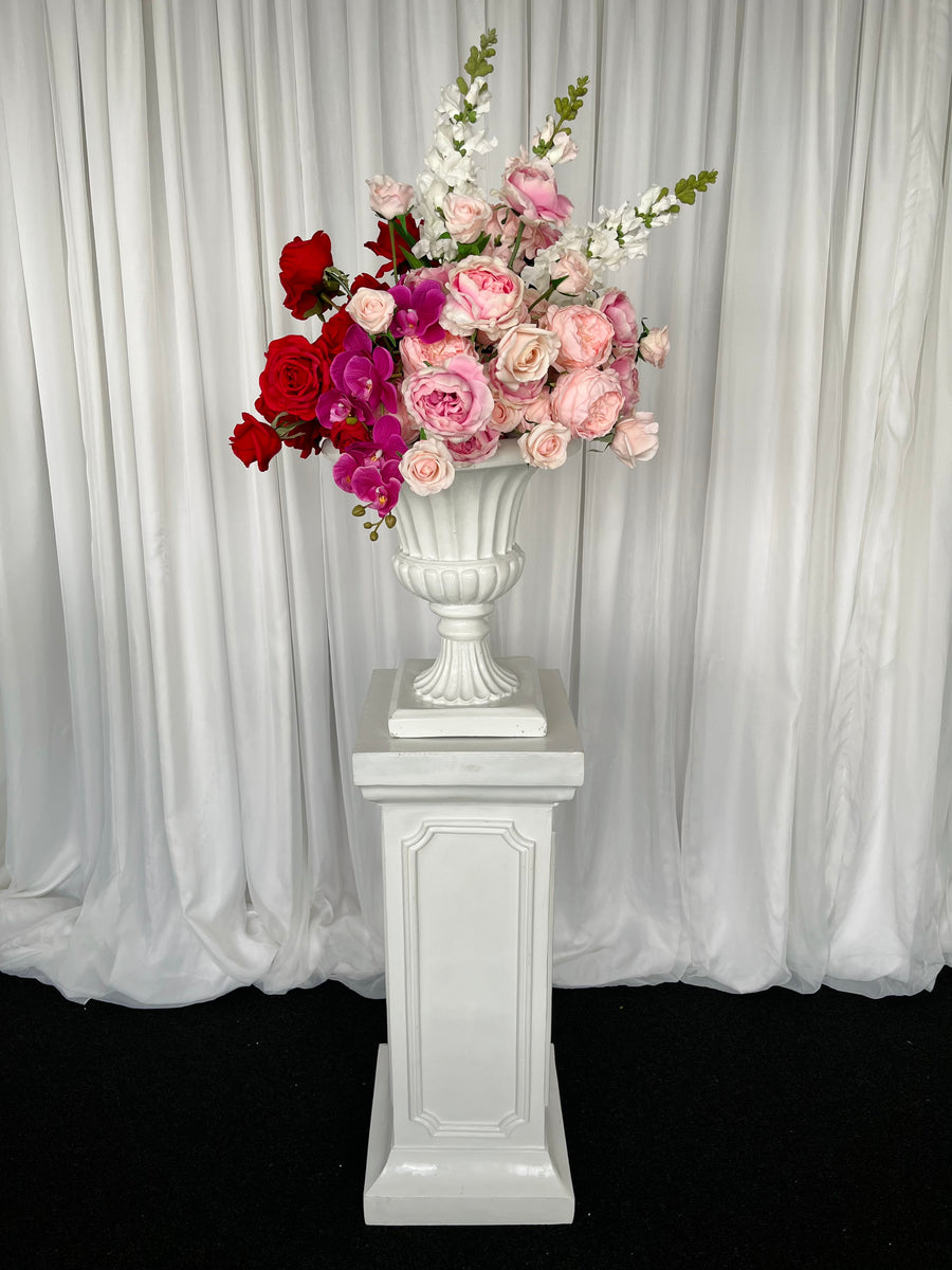 Classic plinth & urn with Lola floral – Fairytale Events Pty Ltd